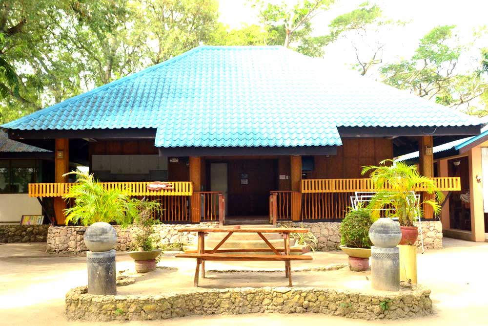 Bahay Camia - Kabayan Beach Resort